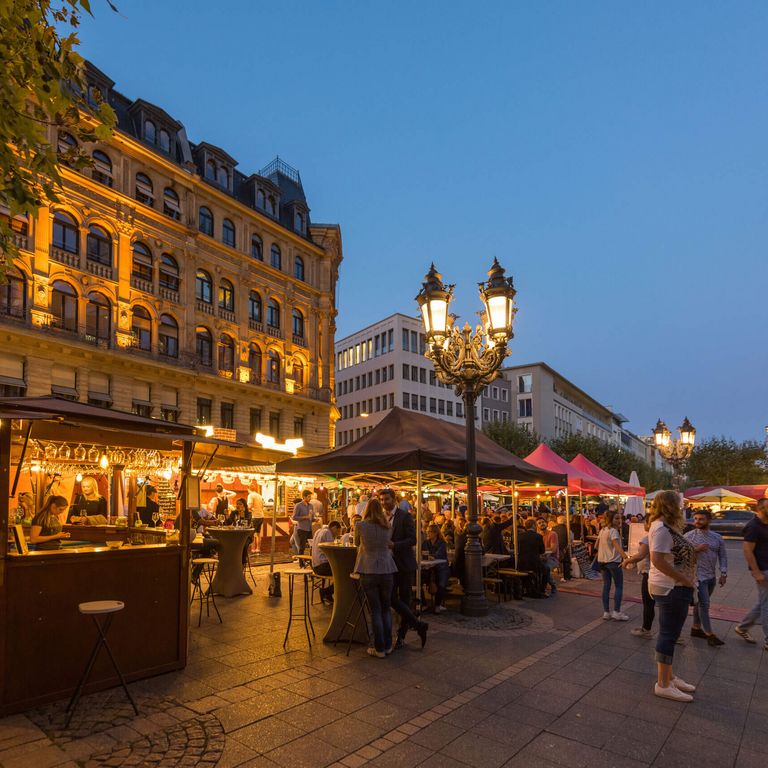 Rheingauer Weinmarkt Frankfurt | 600 Weine & Genussmeile auf der Freßgass'